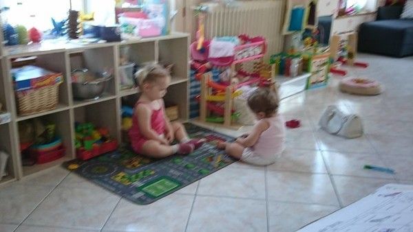 Les Filles Jouent